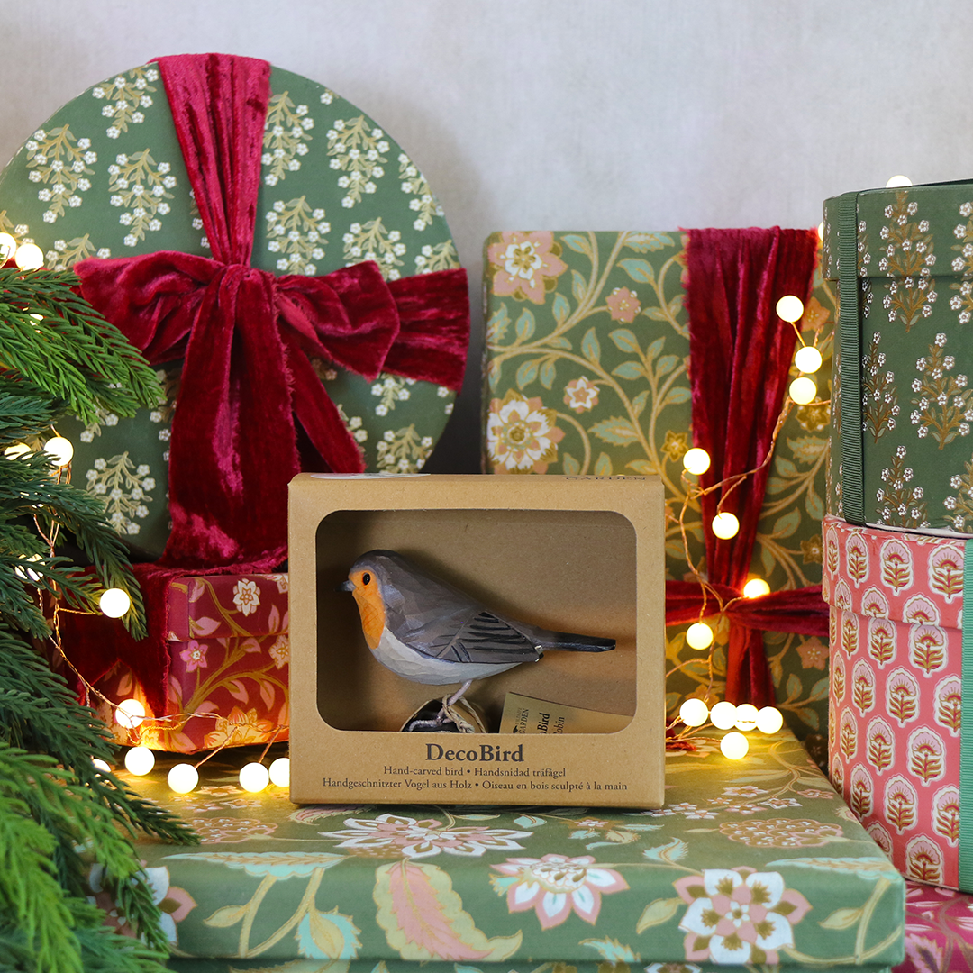 DecoBird Robin Handcarved Wooden Bird - Beetham Nurseries