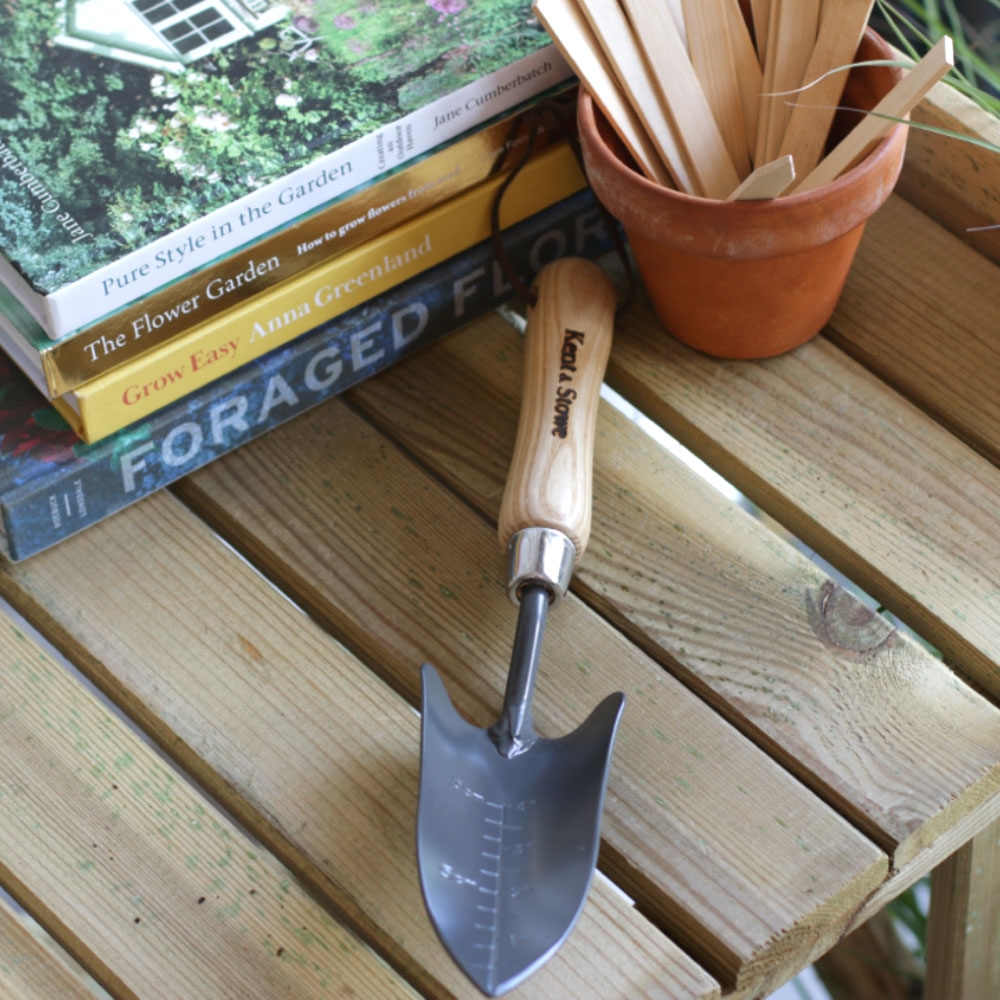 Kent & Stowe Carbon Steel Hand Transplanting Trowel - Beetham Nurseries